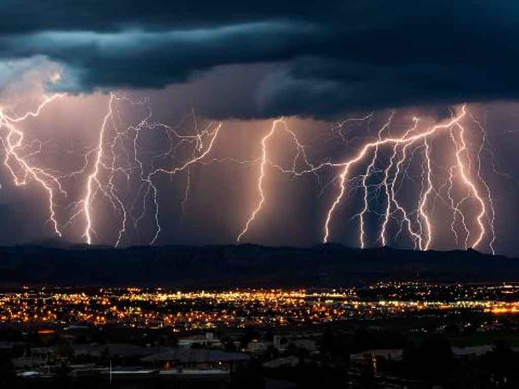 ¿Qué son los rayos y por qué caen sobre nosotros?