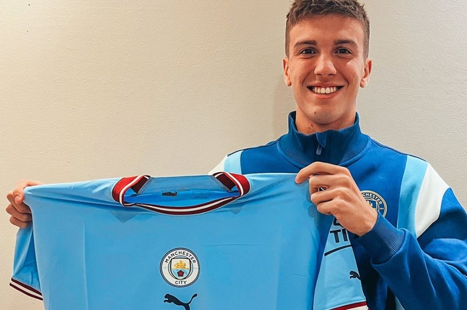 Manchester City oficializó la llegada de Máximo Perrone